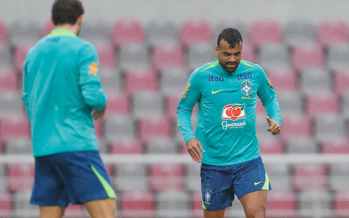 Fabrício Bruno, do Cruzeiro, chega à Coreia, se apresenta à Seleção e ...