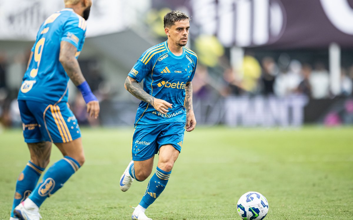 Fagner supera grave lesão e volta a jogar pelo Cruzeiro após quatro ...