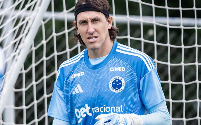 Cássio elogia médicos do Cruzeiro e revela luva especial: 'Rompi todos ...